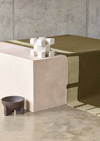 Curb in Olive Mono – FLOOR_STORY