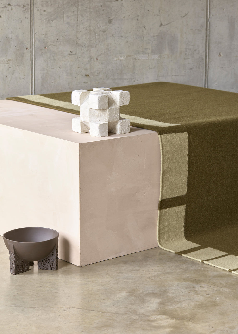 Curb in Olive Mono – FLOOR_STORY